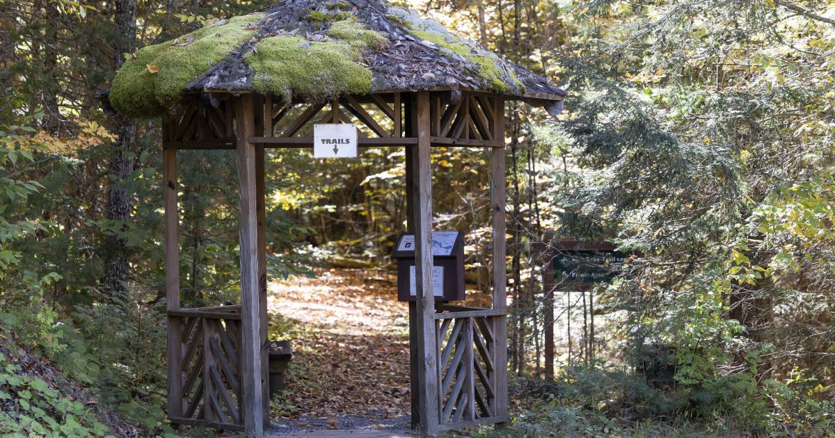 AIC Main Hall Exhibit Ribbon Cutting | Adirondack Hub